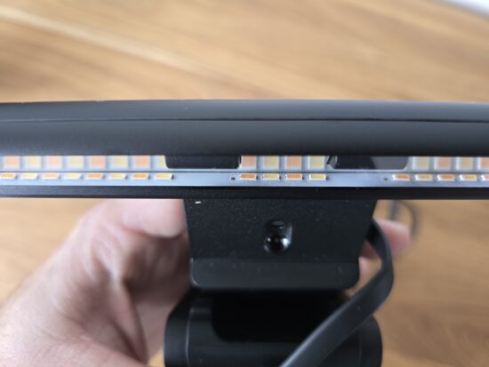 Test BenQ ScreenBar Pro : une lampe de bureau intelligente